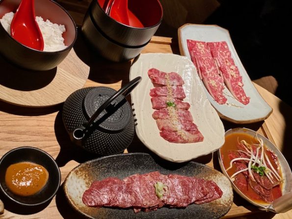 De regreso a Japón. Pilar Akaneya - LAS MANOS EN LA MESA